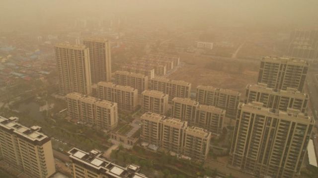 Imagini apocaliptice din China, lovită de o furtună uriașă de nisip ...
